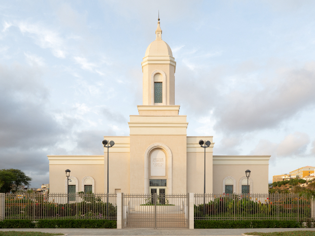 Templo de Praia Cabo Verde Aberto para Visitação Pública